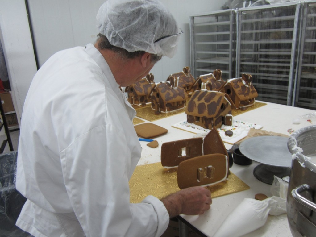 Making Gingerbread Houses at Stuarts - Vancouver FoodsterVancouver Foodster